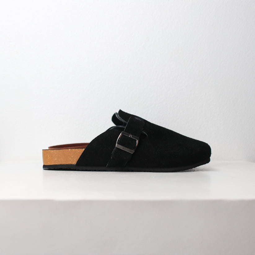Strides "Black" Leather Clogs – StridesMNLA
