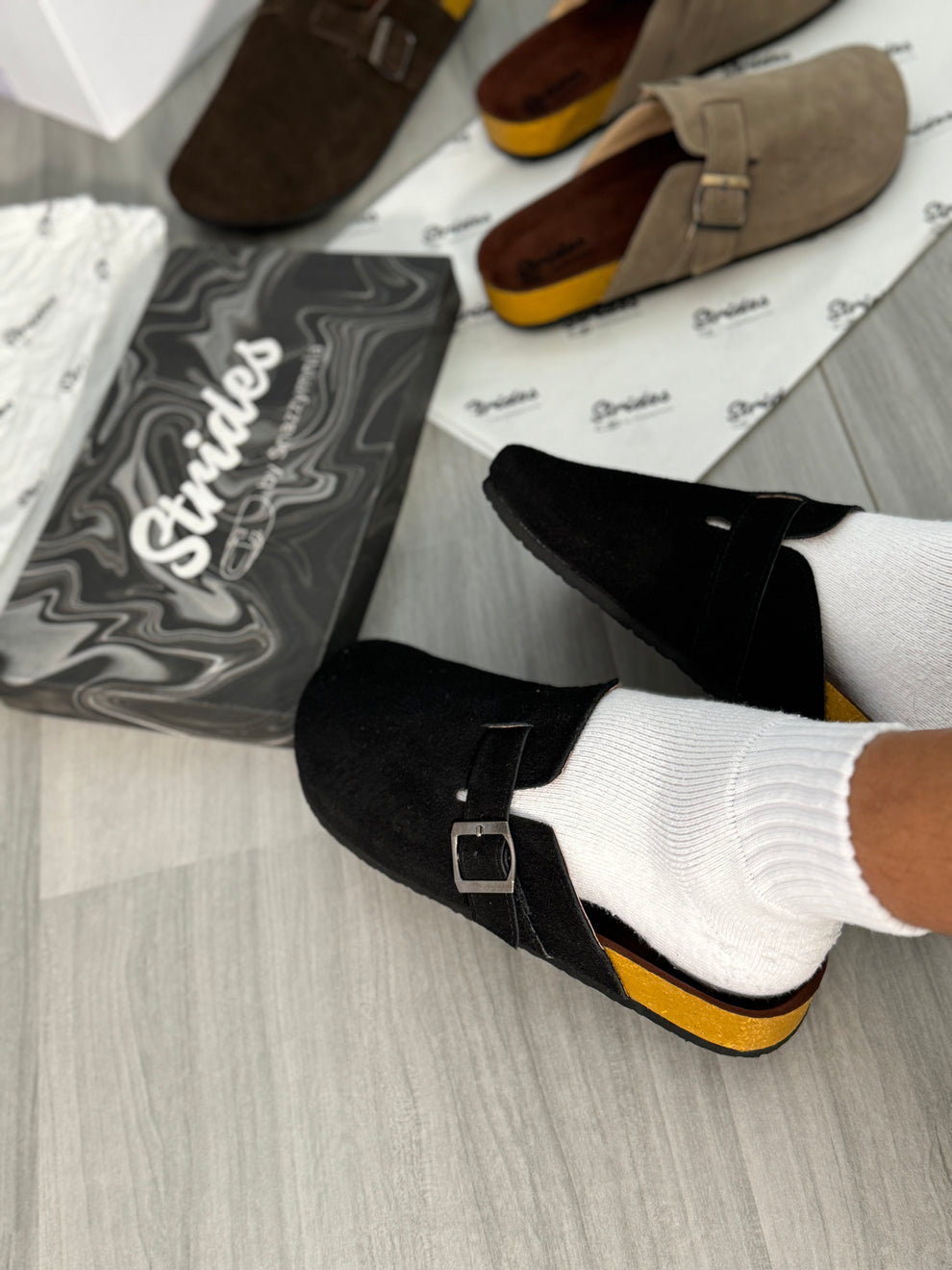 Strides "Black" Leather Clogs – StridesMNLA